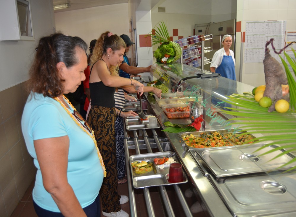 Un repas 100% cuisiné avec des produits locaux à l’internat provincial ...
