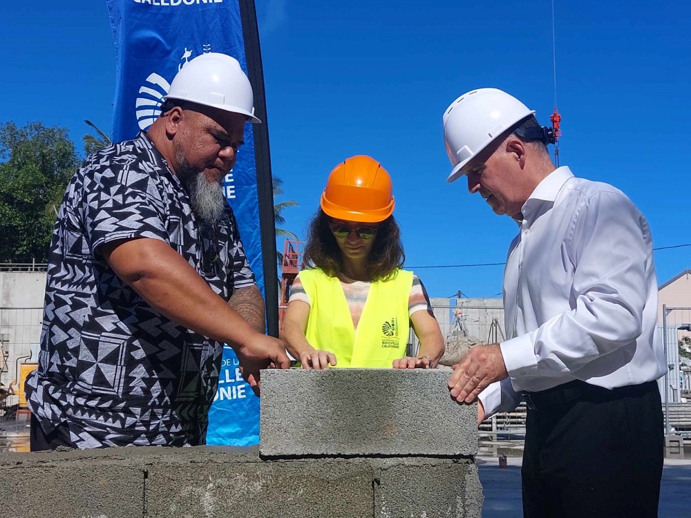 Une première pierre à la bibliothèque Bernheim - La Voix du Caillou