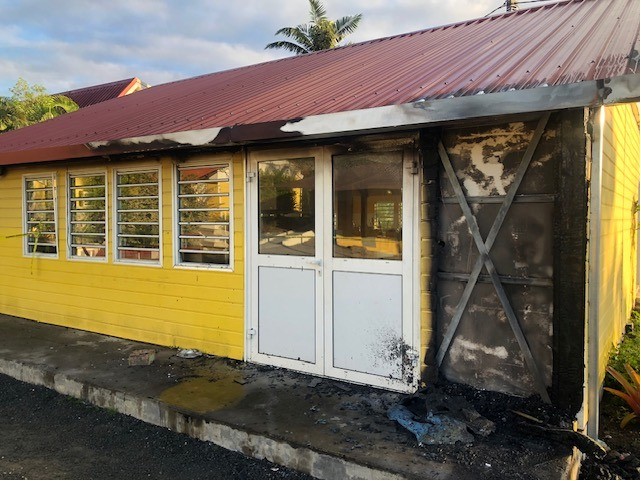 L’école James-Paddon de Païta incendiée - La Voix du Caillou